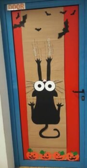 30 Easy Halloween Classroom Decorations