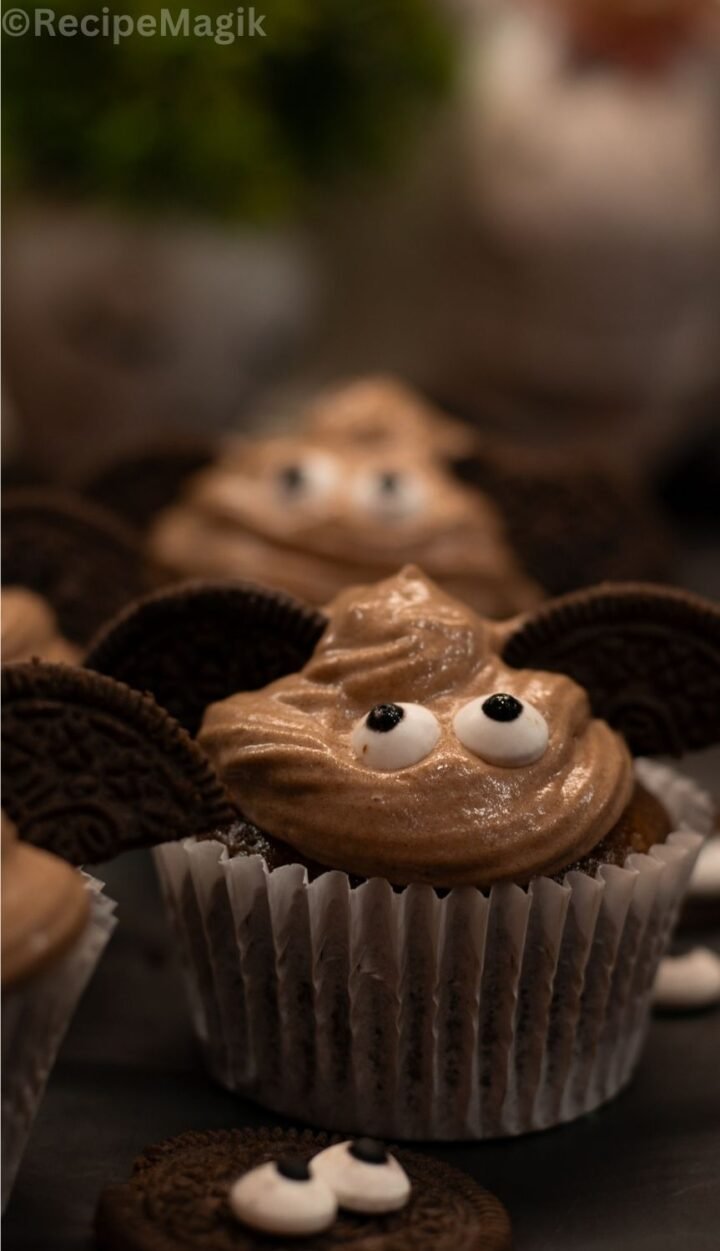 Halloween Oreo Bat cupcakes b'coz It's Really Freakin Batty In Here