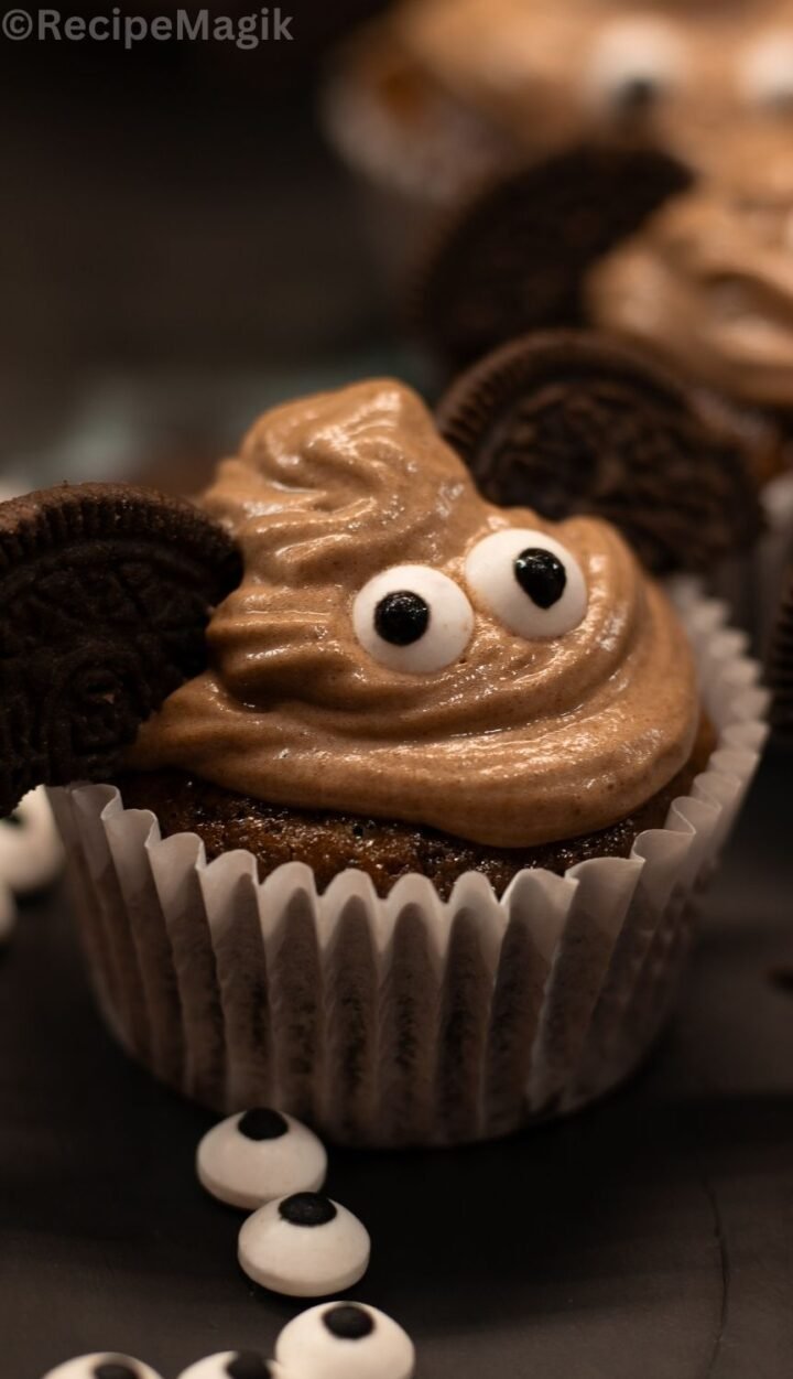 Halloween Oreo Bat cupcakes b'coz It's Really Freakin Batty In Here