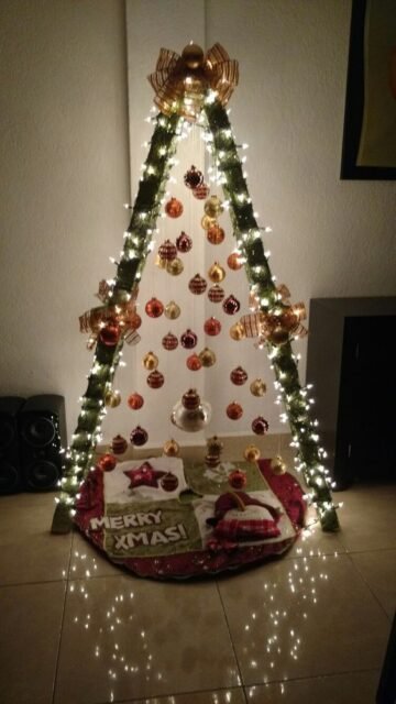 Unique Christmas Tree Decorations - Will Make Your Neighbors Stop and Stare