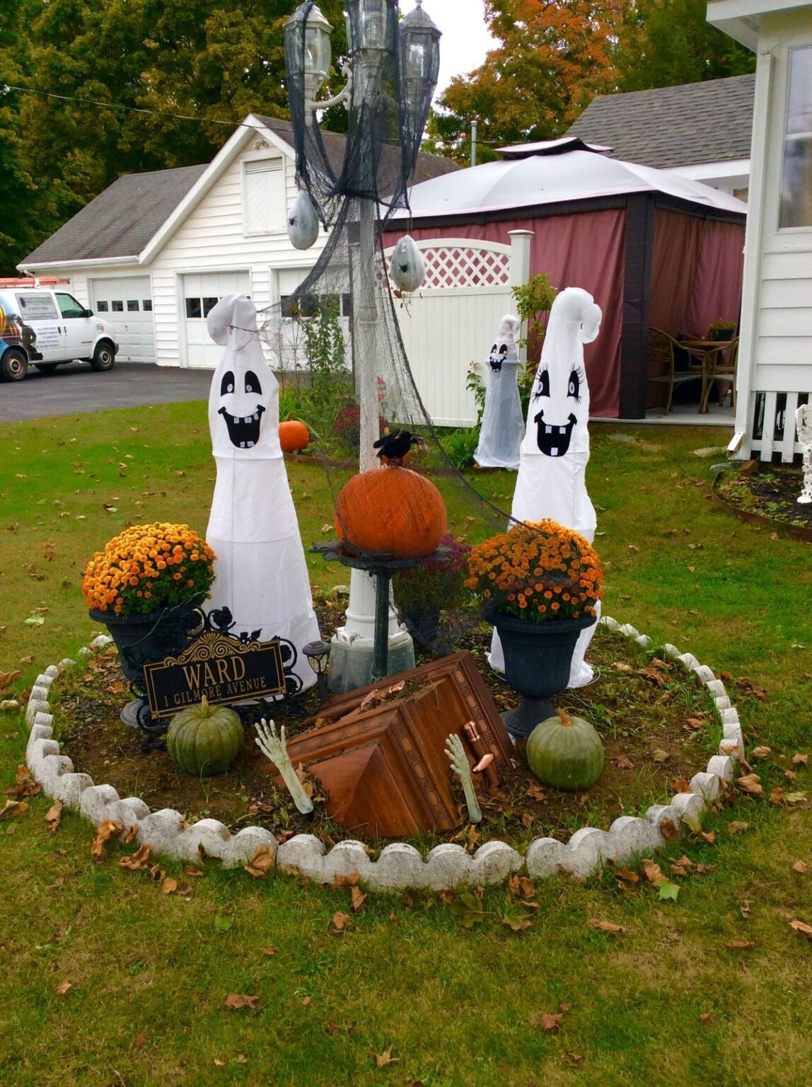 Spooky Halloween Outdoor Decors which are freakishly easy